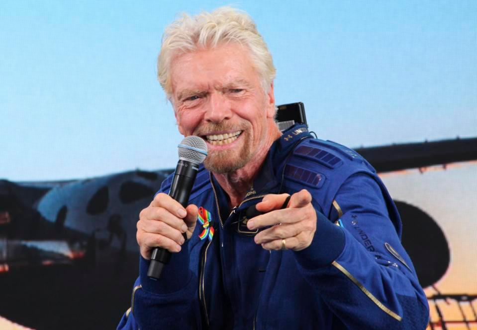 Virgin Galactic Plans First Commercial Space Flight This Month – New ...